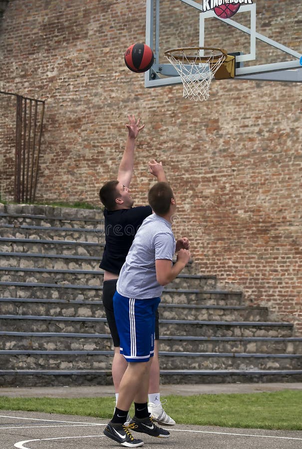 Players Watch Ball Flight Stock Photos - Free & Royalty-Free Stock ...