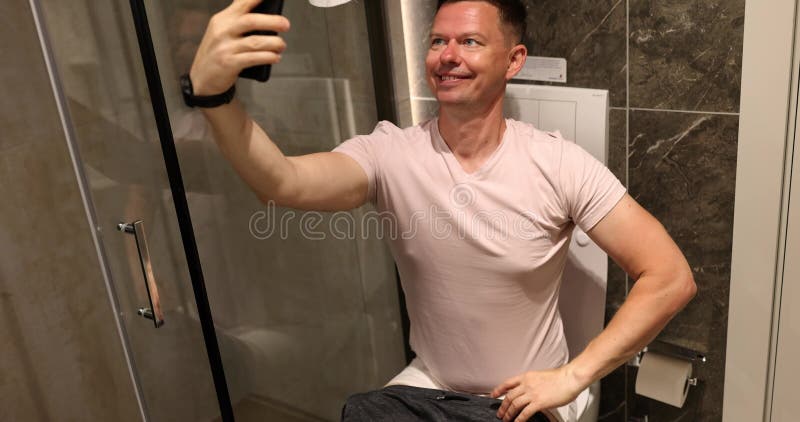 A Comical and Amusing Bathroom Selfie a Truly Unique and Hilarious ...