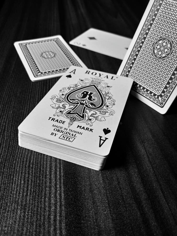 Playing cards set table editorial stock photo. Image of tree - 178712453