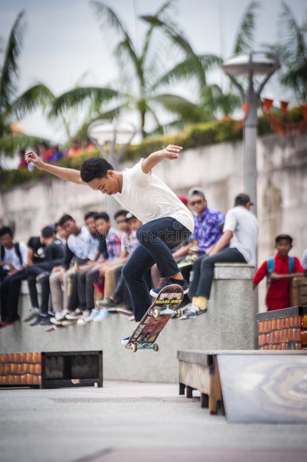 Playing Skate Board editorial image. Image of play, transportation ...