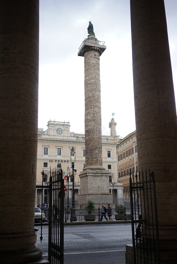 Plaza Colonna Roma imagen editorial. Imagen de gente - 71564860