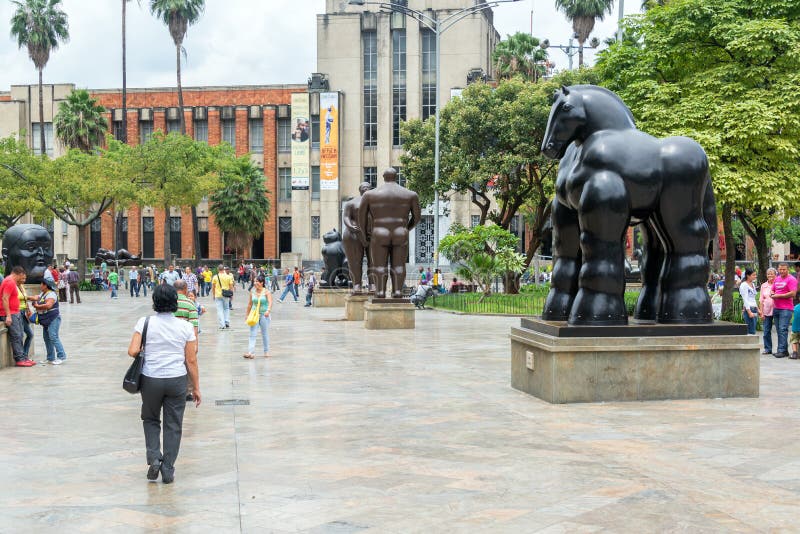 Plaza Hermosa De Botero En La Ciudad De Medellin, Colombia Imagen ...