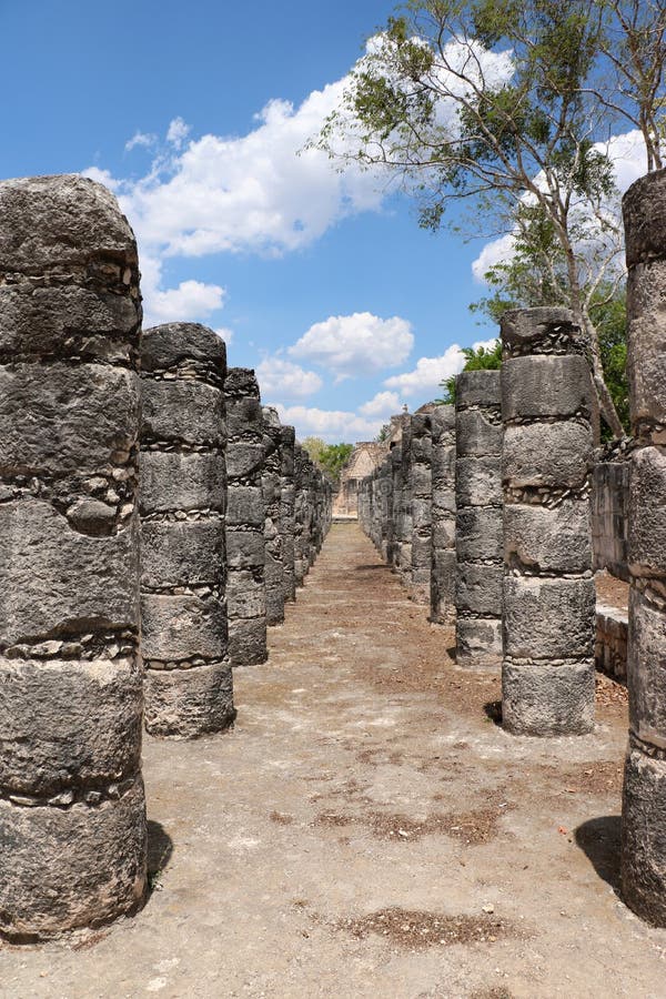 Plaza De Mil Columnas, Chichen Itza Foto de archivo - Imagen de sitio ...