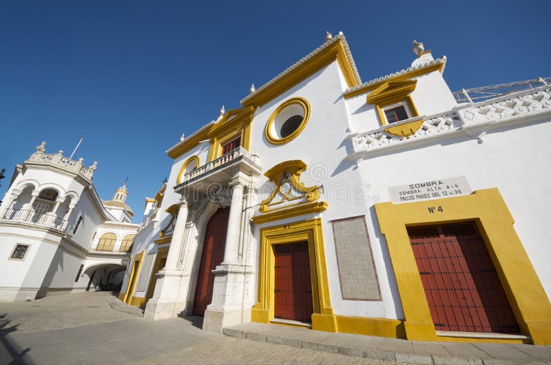 Fachada De La Plaza De Toros De Sevilla Foto de archivo - Imagen de ...