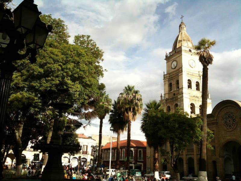 Plaza Principal De Cochabamba Por Noche Fotos de stock - Fotos libres ...