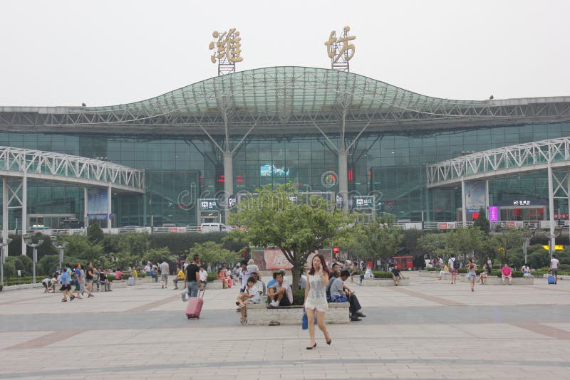 The plaza editorial image. Image of baggage, woman, plaza - 42141190