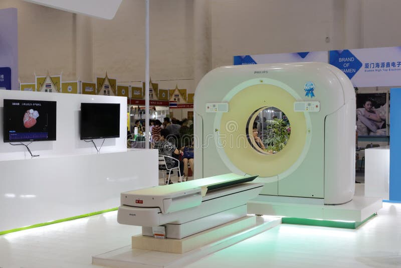 Plein Scanner De CT De Corps Dans L'hôpital Photo stock - Image du ...