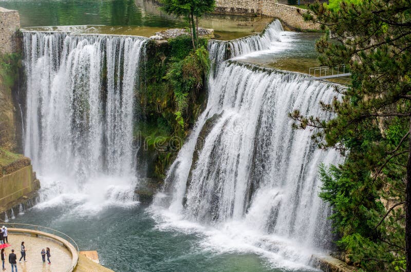 Stadt Von Jajce Und Von Pliva-Wasserfall, Bosnien Und Herzegowina ...