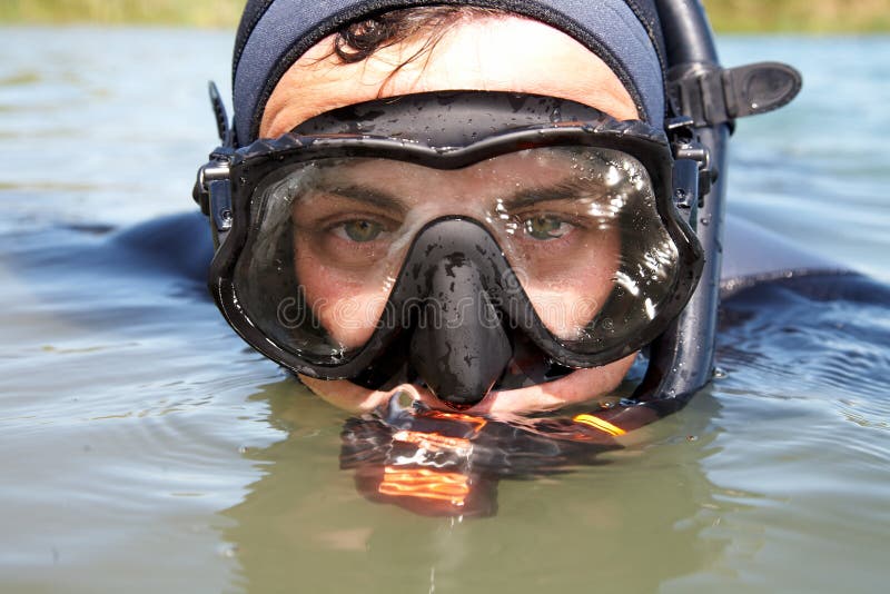 Plongeur photo stock. Image du entrez, plongeur, hommes - 988382