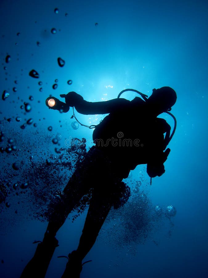 Plongeur photo stock. Image du bleu, émotion, silhouette - 6821872