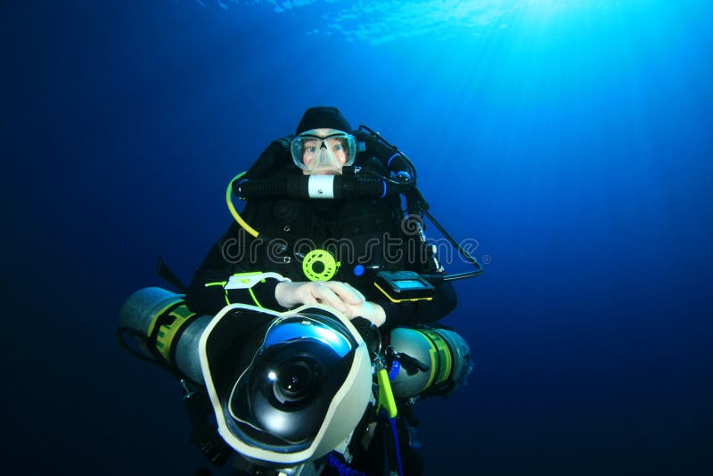 Plongeur Autonome Technique Photo stock - Image du piqué, aventure ...