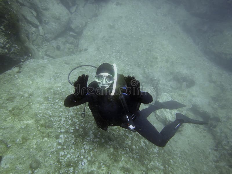 Plongeur Sous-marin En Monde Sous-marin Image stock - Image du monde ...