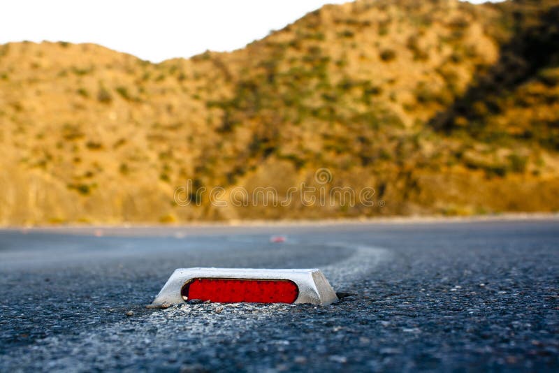Plot Réflectorisé Sur La Route Image stock - Image du buisson, piloter ...
