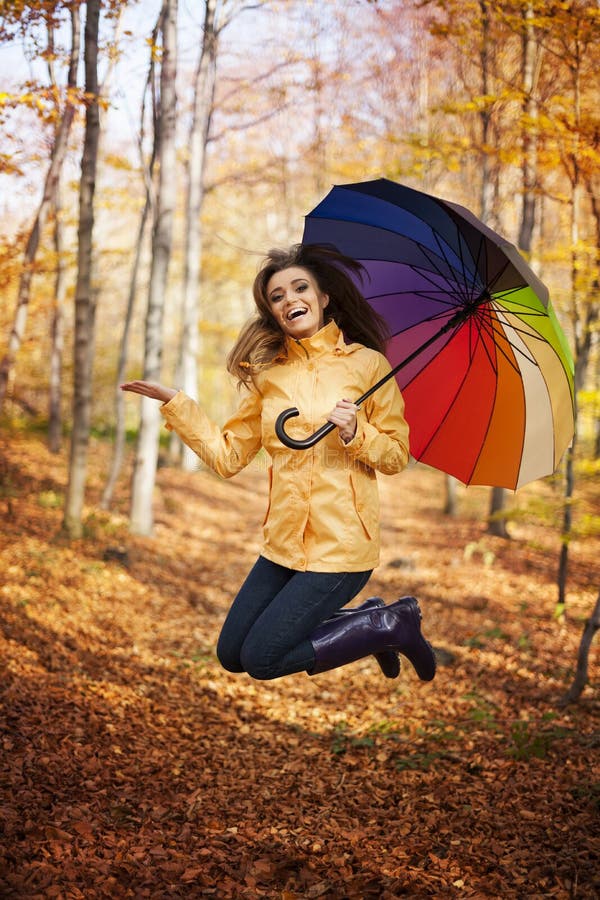 Pluie d'automne photo stock. Image du fermé, beauté, pluie - 32643532