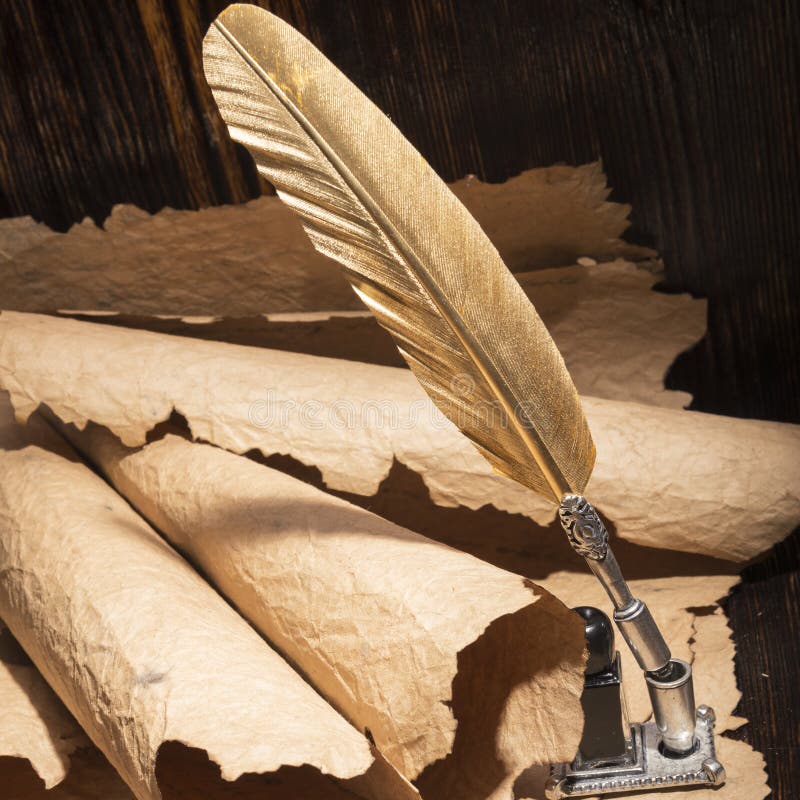 Bolígrafo Dorado Y Manuscritos Antiguos Imagen de archivo - Imagen de ...