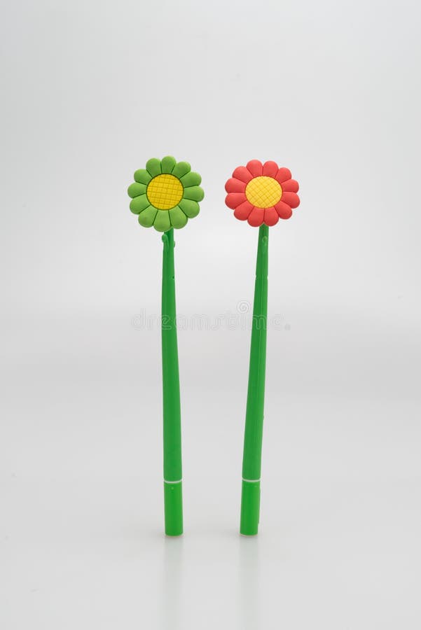 Pluma en forma de la flor imagen de archivo. Imagen de aislado - 70589257