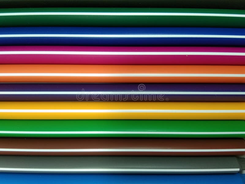 Pluma Multicolor Y Fondo Blanco Imagen de archivo - Imagen de orden ...