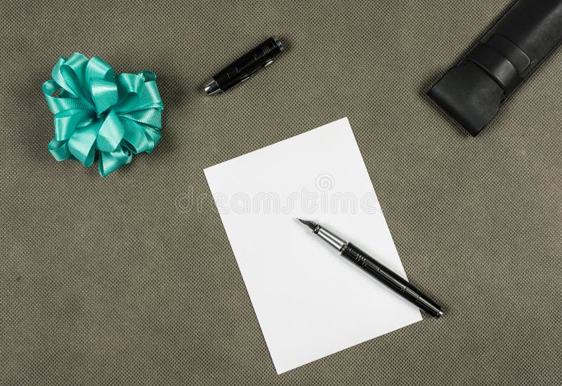 Pluma Preparada Para La Escritura De La Letra Foto de archivo - Imagen ...