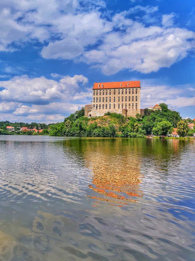 Plumlov Castle Water Front View Czech República Foto de archivo ...