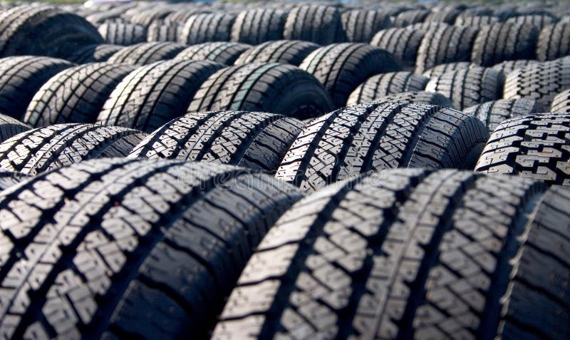 Pneus, pneus, pneus photo stock. Image du pneus - 1054500