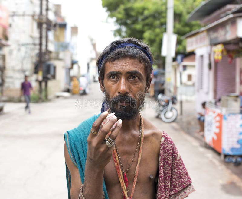 Pobre homem indiano foto de stock editorial. Imagem de deficiente ...