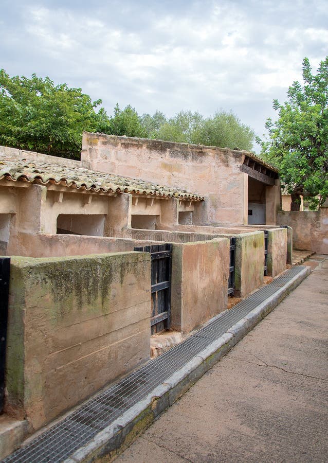 Pocilga vieja imagen de archivo. Imagen de rural, europa - 50901507