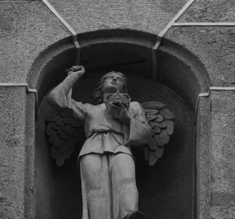 Angelo Con La Spada Foto Stock - Download 201 Royalty Free Photos