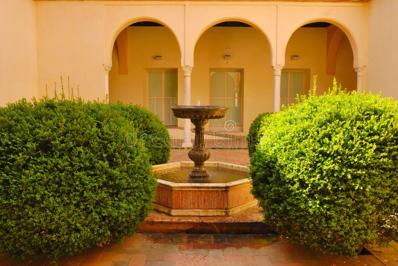 Poco Patio En El La Cartuja Imagen de archivo - Imagen de agua ...