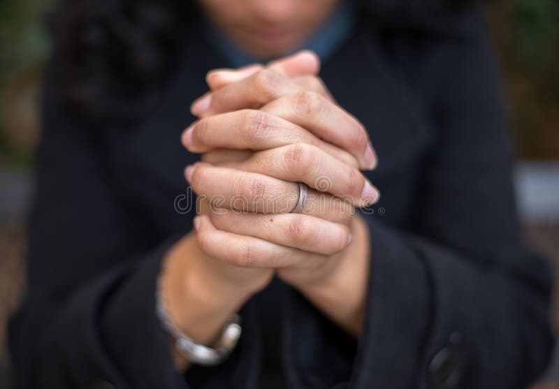 Poder Del Rezo En El Jardín Del Rezo Imagen de archivo - Imagen de ...
