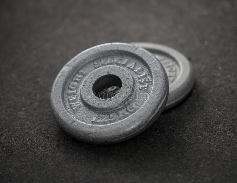 Poids De Fer Sur La Machine D'exercice, Donnant Sur Image stock - Image ...