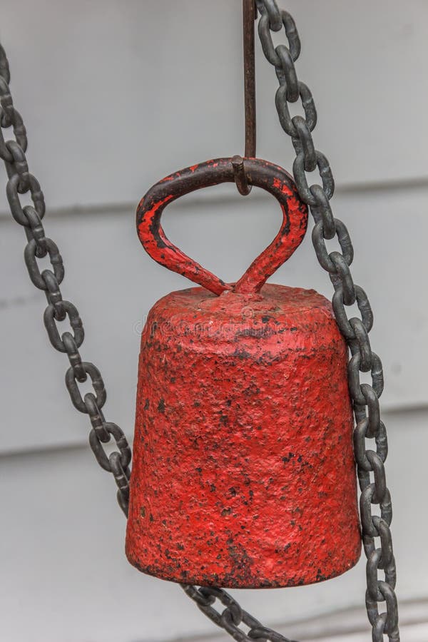 Poids sur un crochet image stock. Image du métal, objet - 30582637
