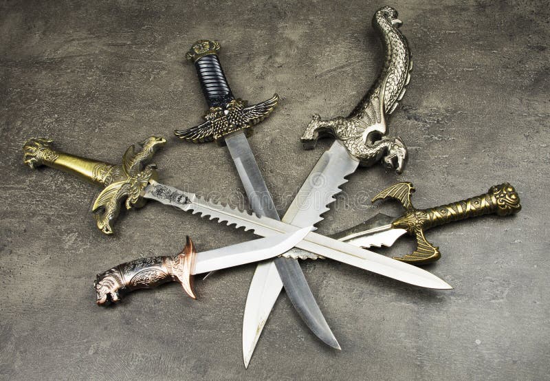 Poignards et couteaux image stock. Image du tbilissi - 66781789