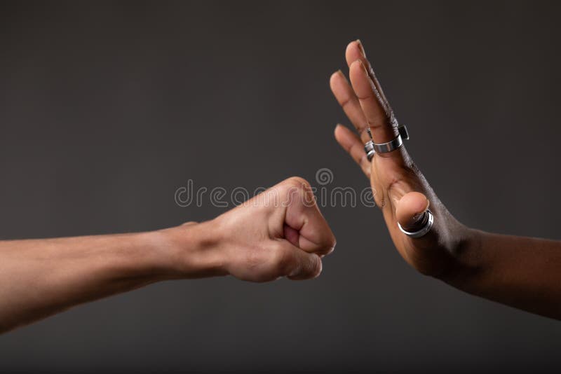 Poing contre le poing photo stock. Image du autorisation - 48738878 Poing contre le poing photo stock. Image du autorisation - 48738878