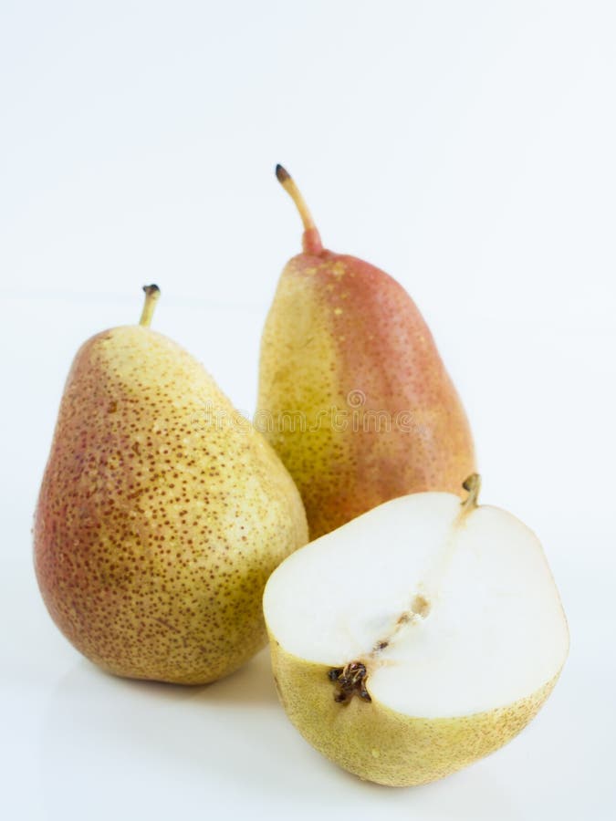 Poire image stock. Image du poire, plaque, demi, rouge - 26122647