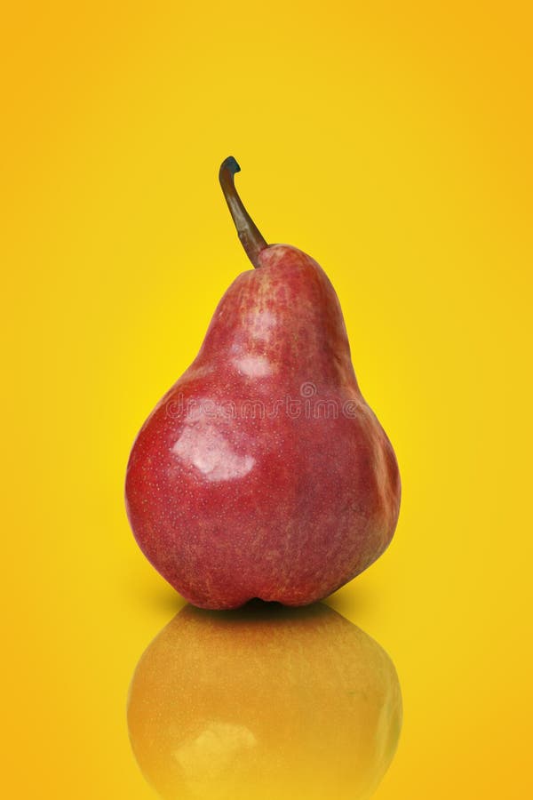 Poire rouge photo stock. Image du blanc, isolement, fruit - 4737888