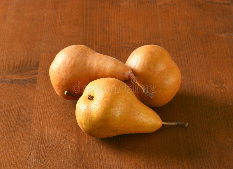 Poires mûres de Bosc photo stock. Image du fruits, nourriture - 57353334