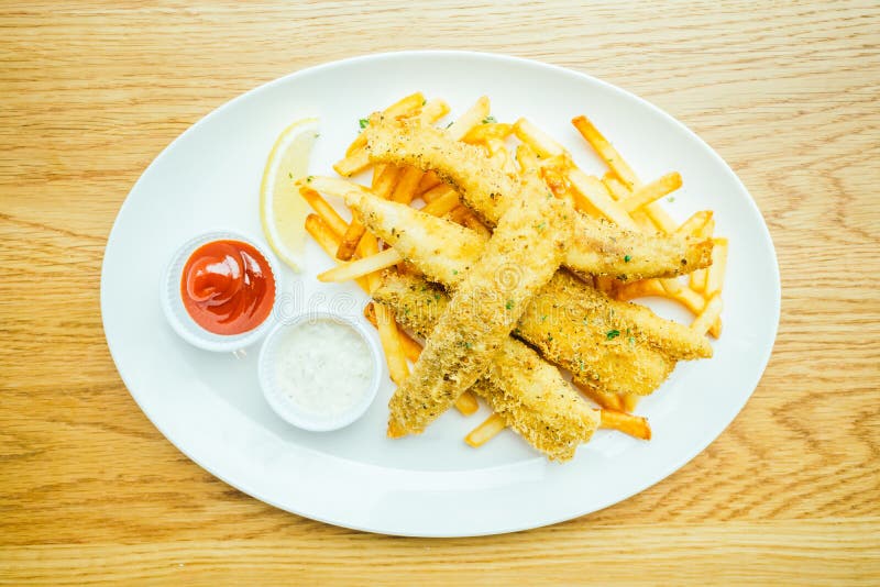 Poisson-frite Avec Des Pommes Frites Image stock - Image du poissons ...