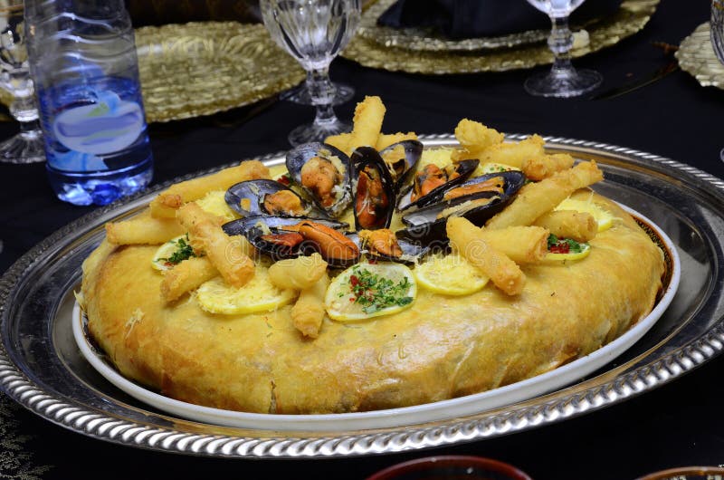 Poisson Marocain Frais Pastilla. Image stock - Image du seafood ...