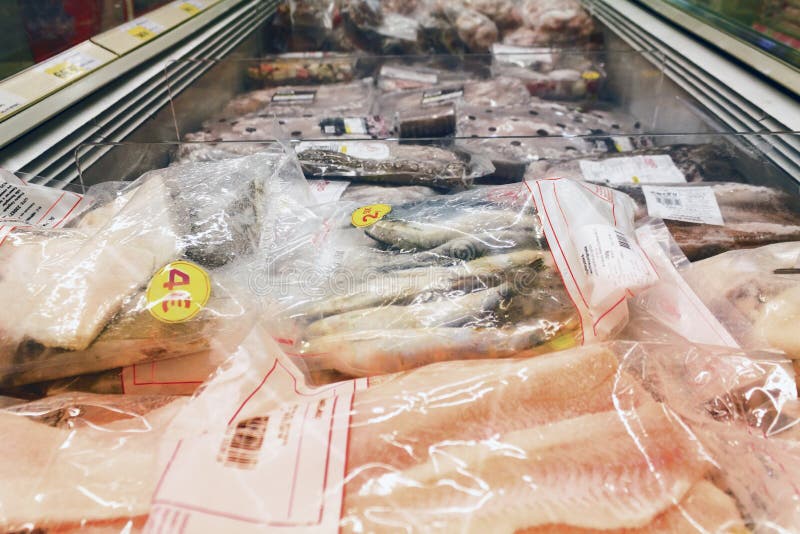 Poissons au supermarché photo stock. Image du vivacité - 45877872