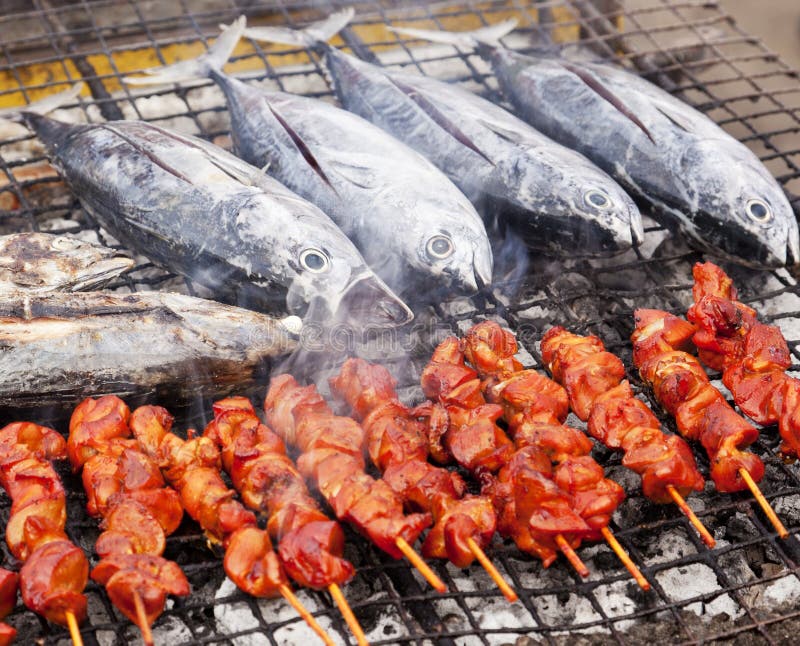 Barbecue de poissons image stock. Image du cuit, personne - 9381937