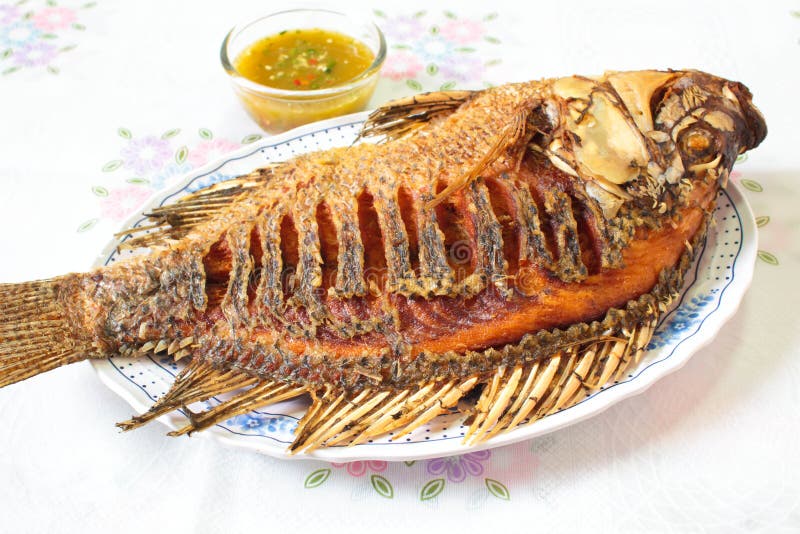 Filet De Poissons Frit Avec Du Gingembre. Photo stock - Image du ...