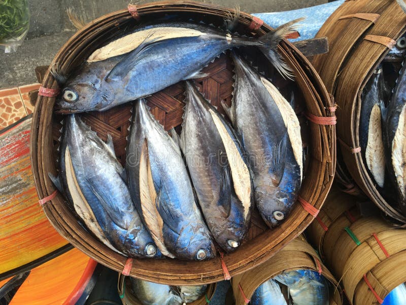 Poissons secs image stock. Image du délicieux, utilisé - 107267333