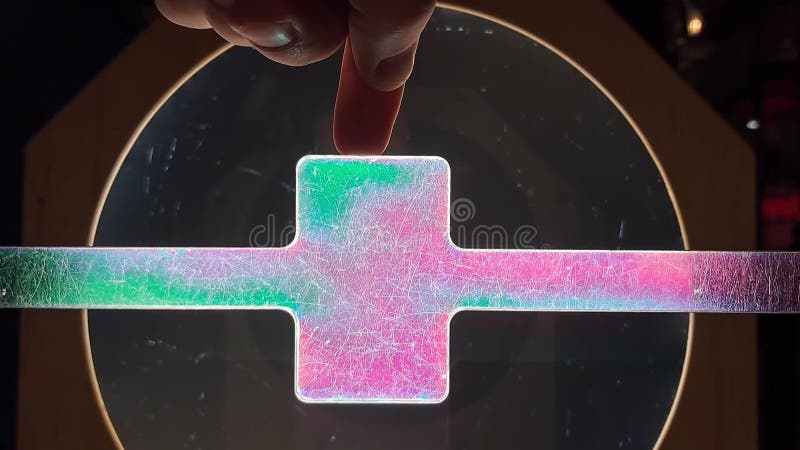 A Polarized Light Experiment Reveals Stress Patterns in a Plastic ...