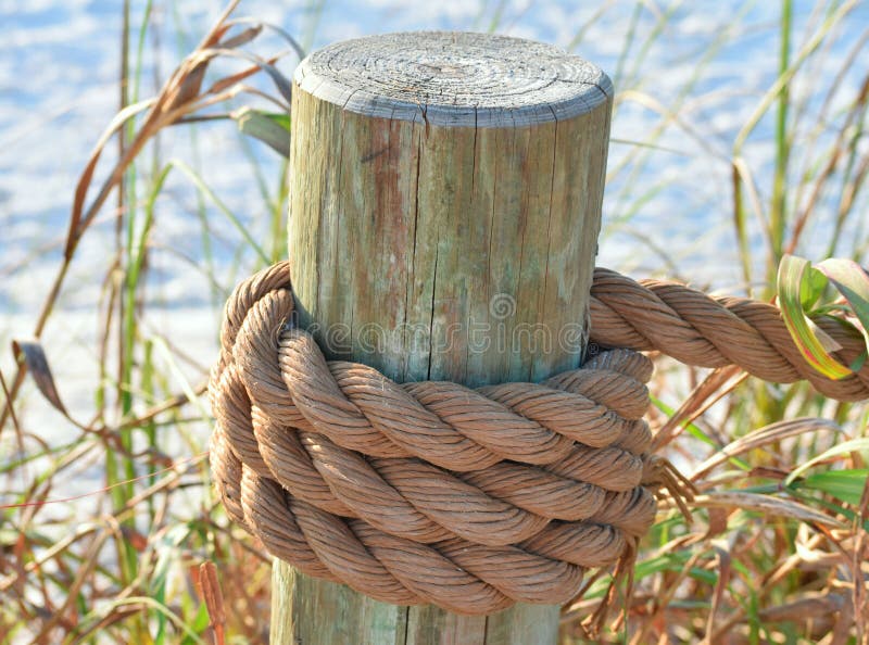 Pole auf dem Strand stockfoto. Bild von sommer, abdeckung - 70902902