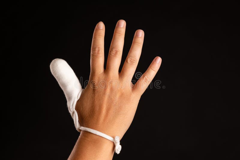 Polegar Ferido Da Mão Esquerda Cortar O Dedo Depois De Um Corte Com Um ...