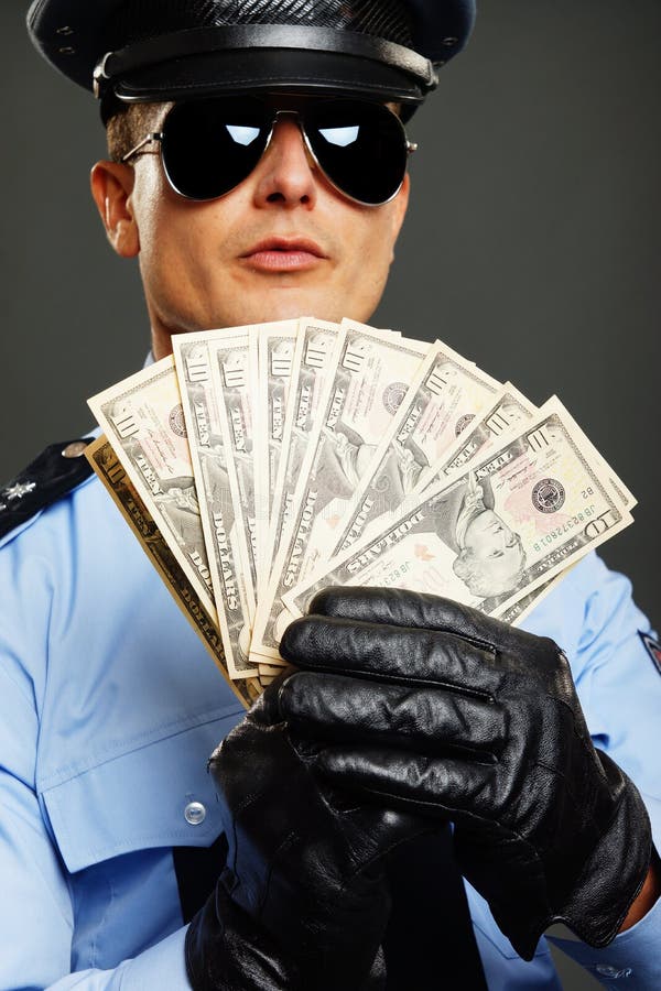 Policía con con el dinero foto de archivo. Imagen de guante - 41487438