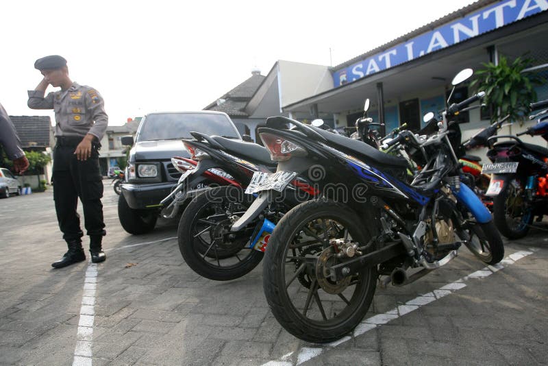 Police arrest motorcycle editorial photo. Image of solo - 42437111