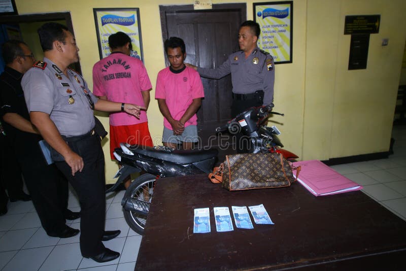 Police catch robber editorial stock photo. Image of central - 43193788