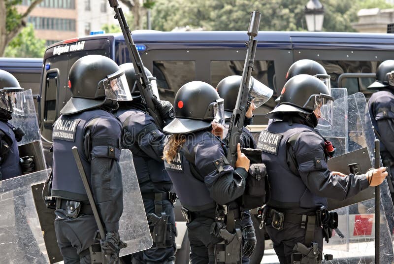 Police Intervention, Barcelona, Spain Editorial Image - Image of event ...