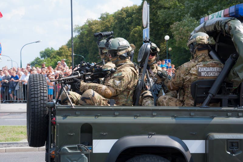 Police militaire polonaise image éditorial. Image du pologne - 43604630
